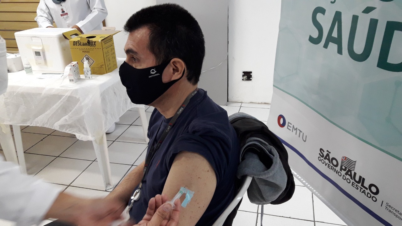 EMTU | Imprensa - Vacinação contra gripe e COVID-19 acontece no ...